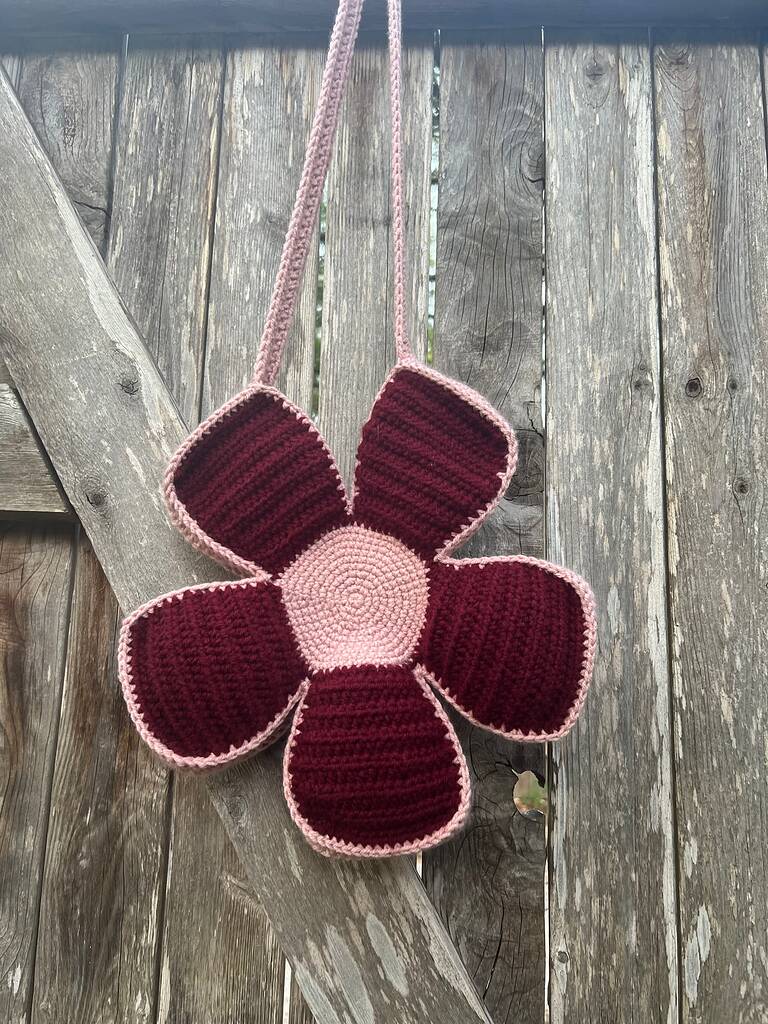 Flower shoulder bag pattern release - Crochet 🧶 - Ribblr community