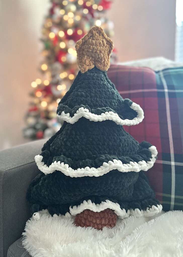 The Ruffled Christmas Tree Release - Crochet 🧶 - Ribblr community