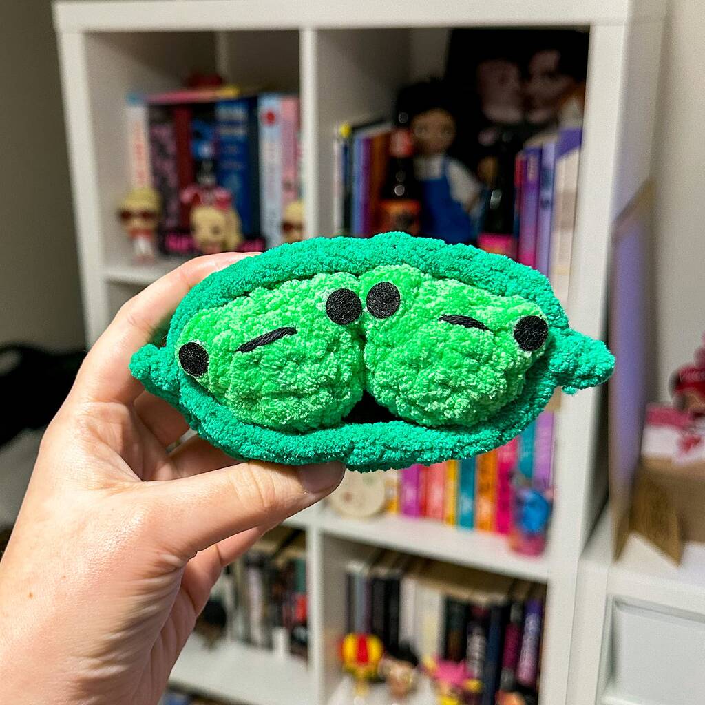 Frog in a pod pattern release - Crochet 🧶 - Ribblr community