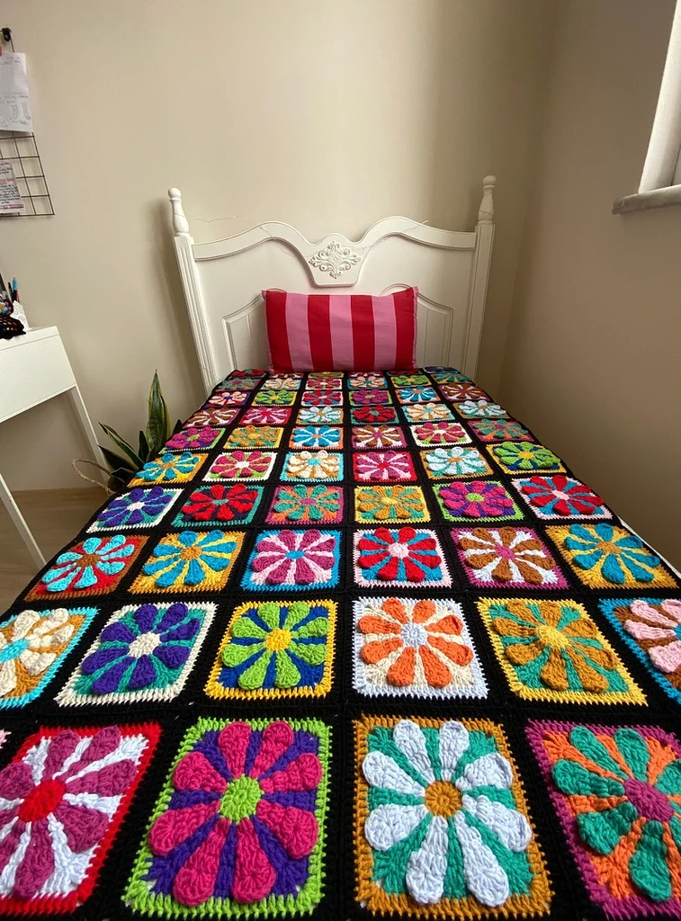 New series! Random Flower Blanket! - Crochet 🧶 - Ribblr community